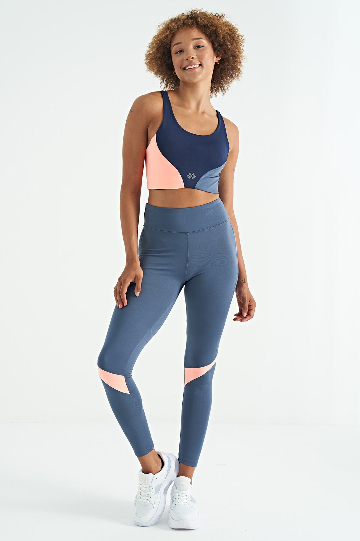 İndigo Logo Baskılı Renk Bloklu Sırt Çapraz Detaylı Dalgıç Kumaş Kadın ...